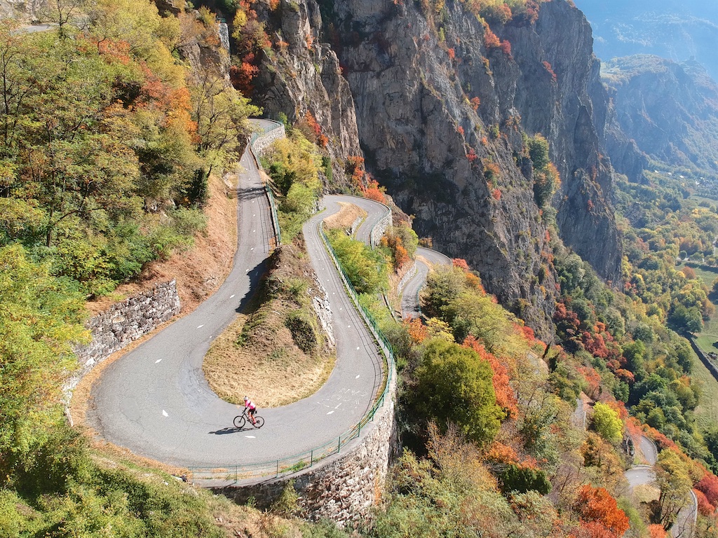 Lacets de Montvernier - Gradient Blue Cycling